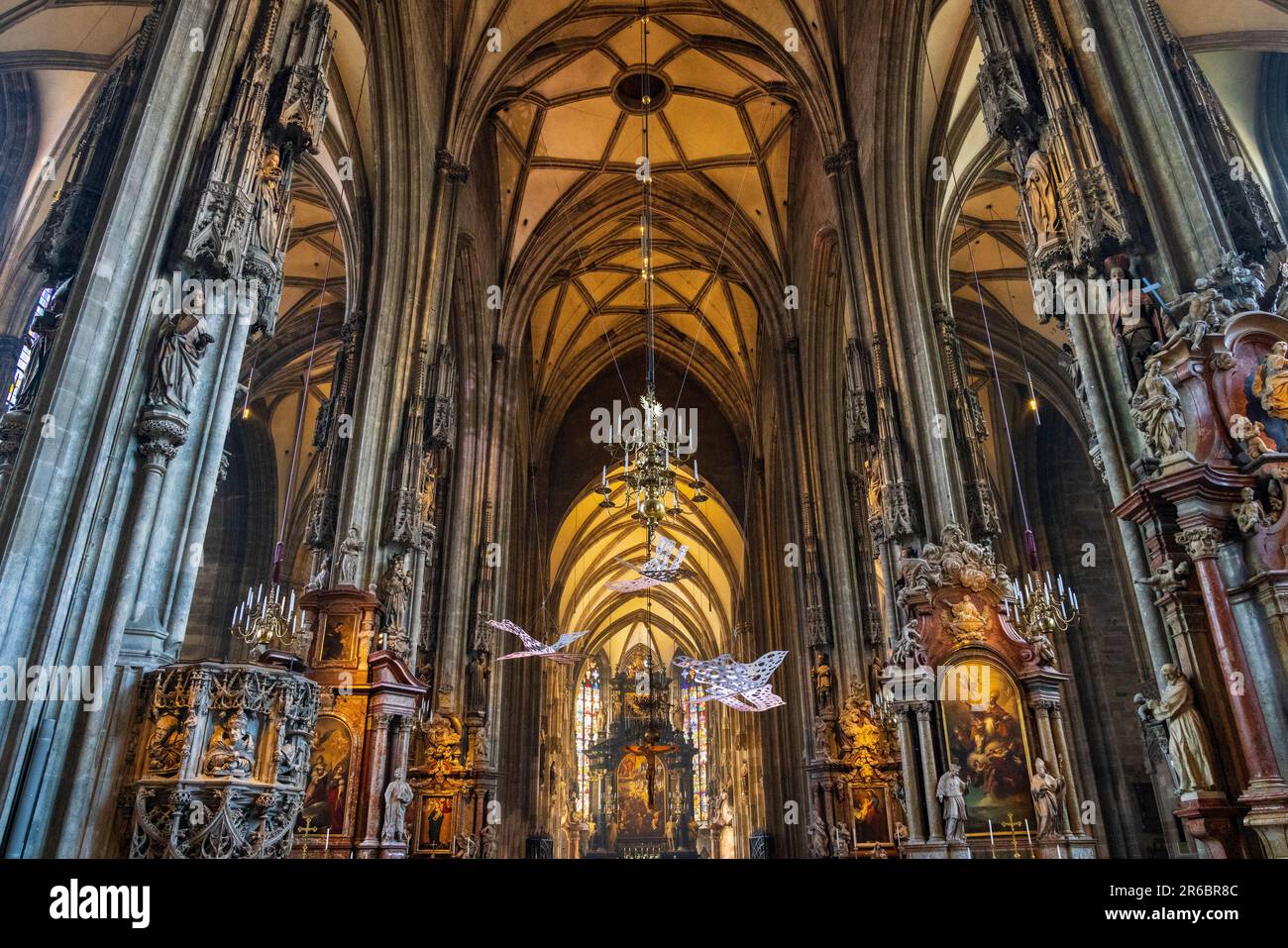 Vienna stephansdom interior -Fotos und -Bildmaterial in hoher Auflösung ...