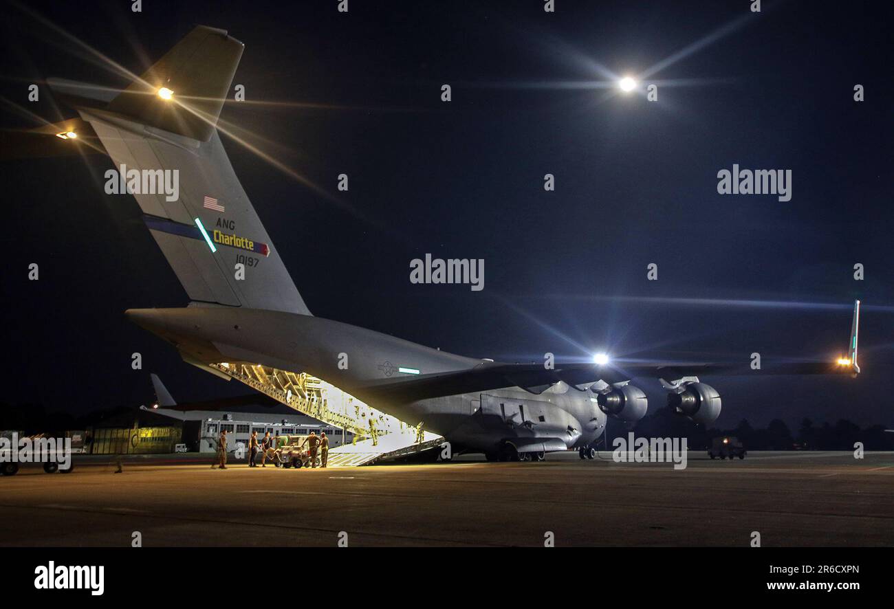 Ein C-17 Globemaster III des 145. Airlift Wing von der Charlotte Air ...