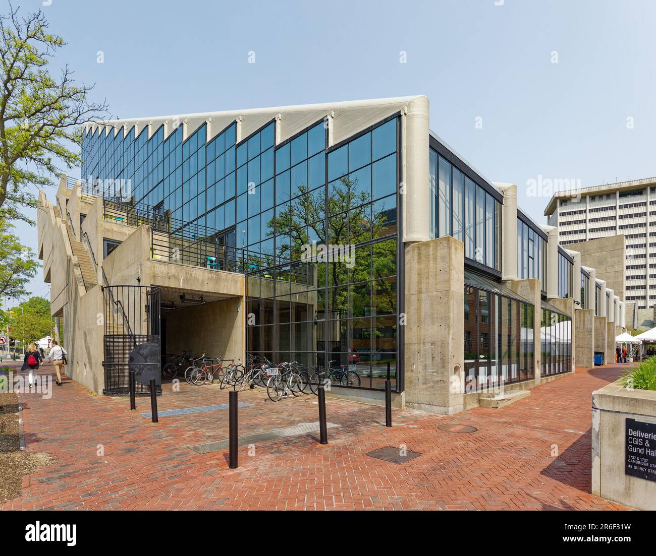 Gund hall -Fotos und -Bildmaterial in hoher Auflösung – Alamy