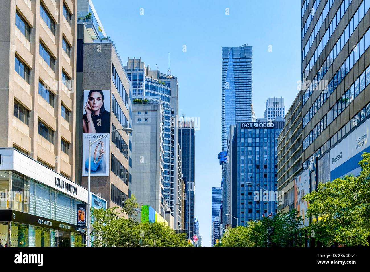 Stadtstraße außen eines gebäudes -Fotos und -Bildmaterial in hoher ...