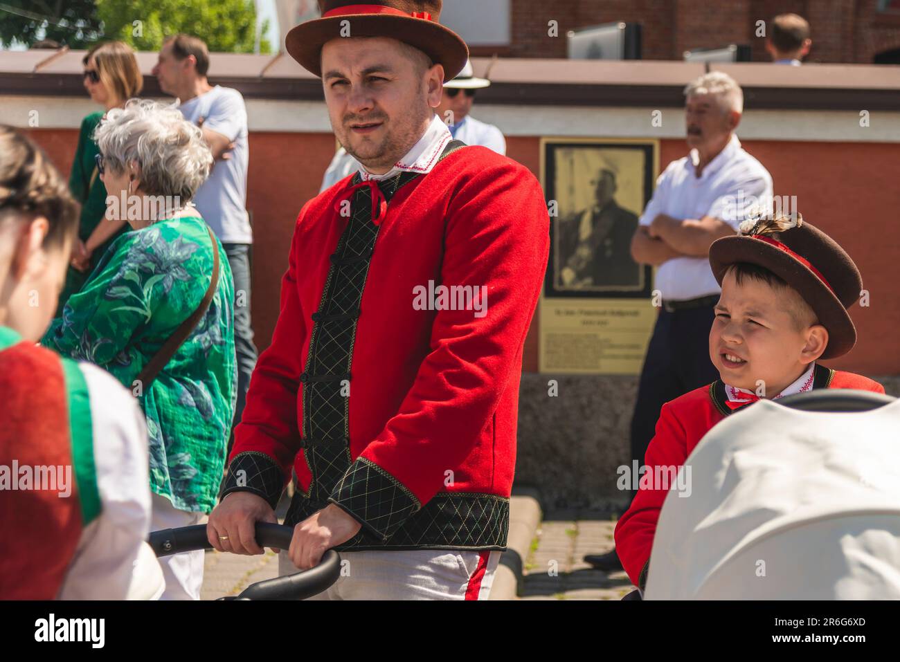 Myszyniec, Polen - Juni 09 2023 - Teilnehmer an einer feierlichen ...