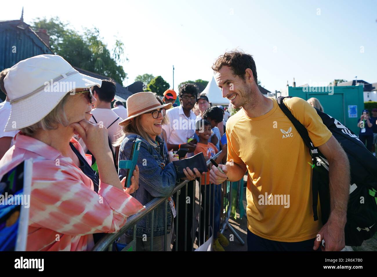 Andy Murray signiert Autogramme für Fans nach seinem Viertelfinale ...