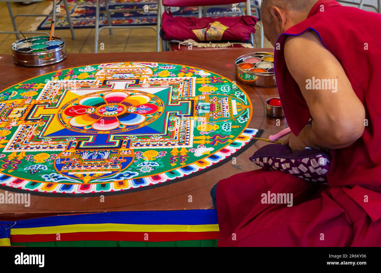 Mandalas mönche -Fotos und -Bildmaterial in hoher Auflösung – Alamy