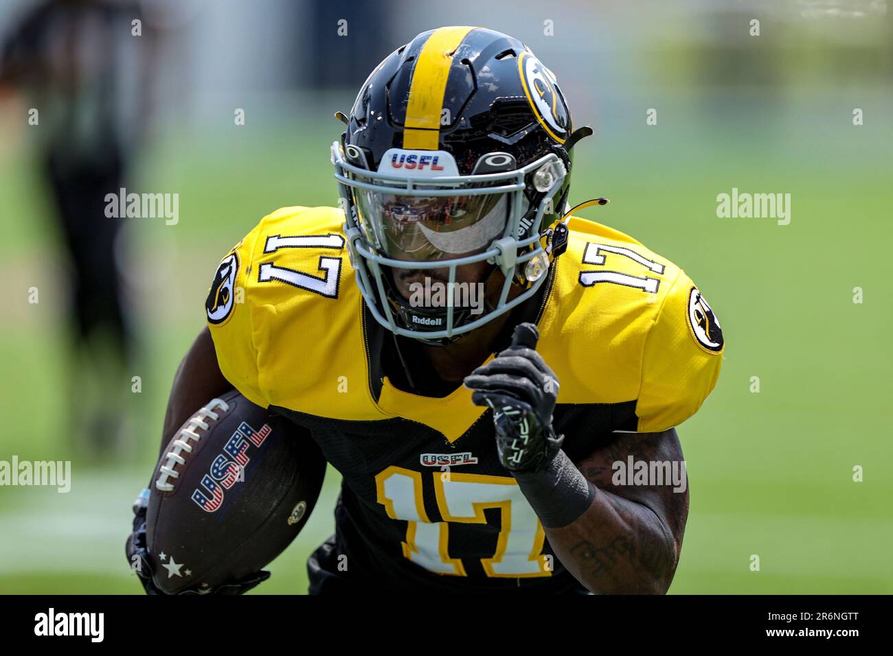 CANTON, OH - JUNE 10: Pittsburgh Maulers wide receiver Isiah Hennie (17 ...