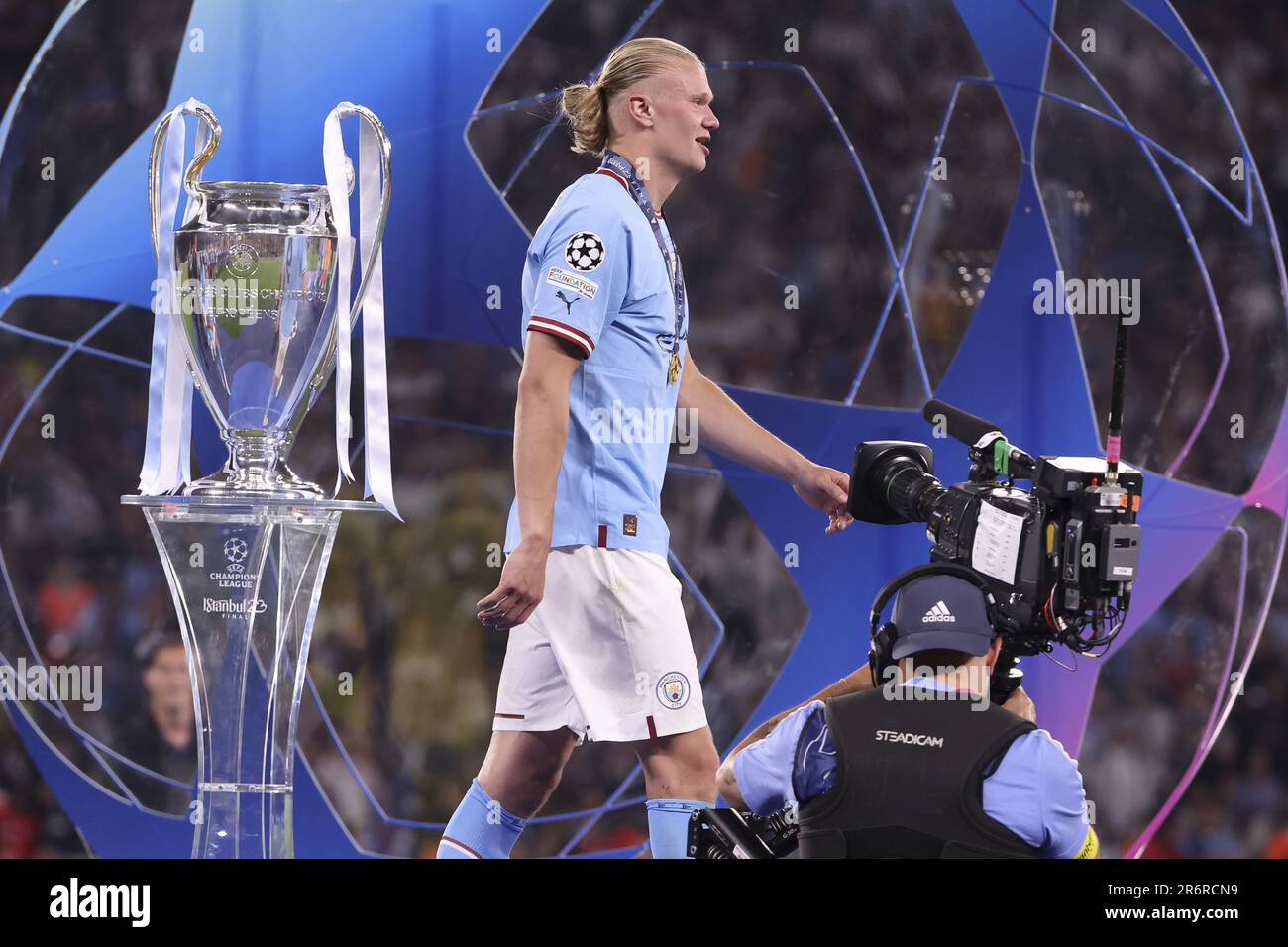 Erling Haaland aus Manchester City feiert am 10. Juni 2023 im Atatürk-Olympiastadion in Istanbul ...