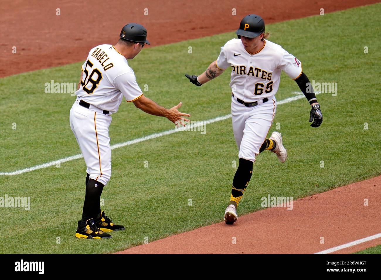 Pittsburgh Pirates' Jack Suwinski (65) rounds third to greetings from ...