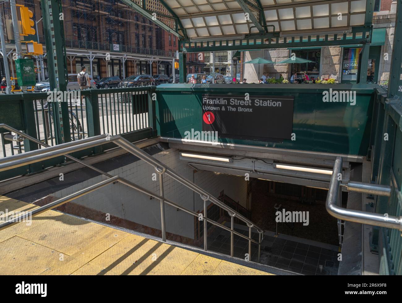 NEW YORK, NEW YORK. - 10. Juni 2023: Ein U-Bahn-Eingang von der ...