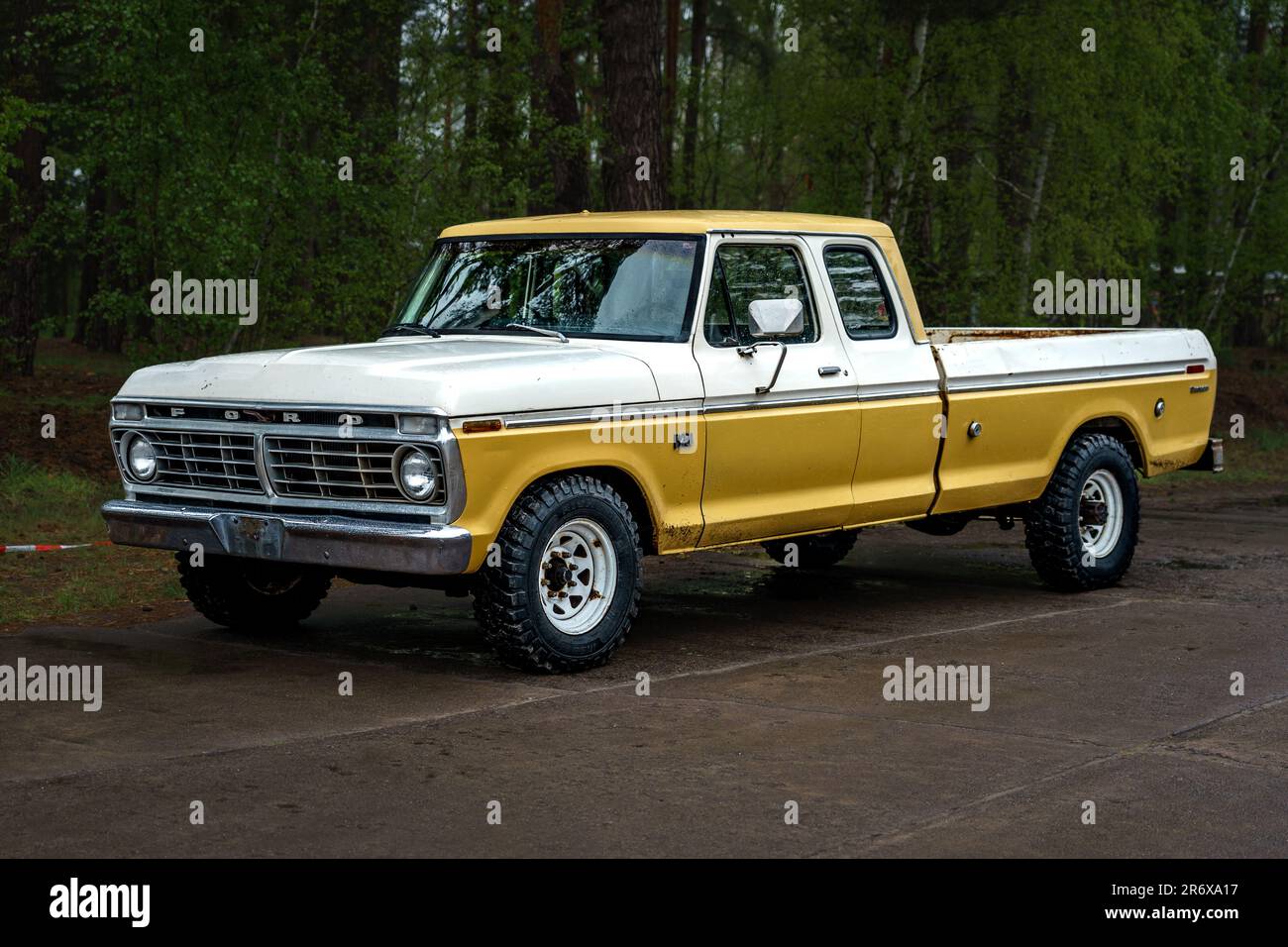 FINOWFURT, DEUTSCHLAND - 06. MAI 2023: Der große Pickup-Lkw Ford F-250 ...