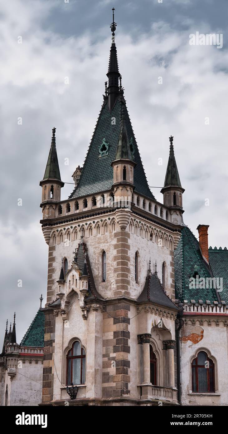Turm einer alten villa -Fotos und -Bildmaterial in hoher Auflösung – Alamy