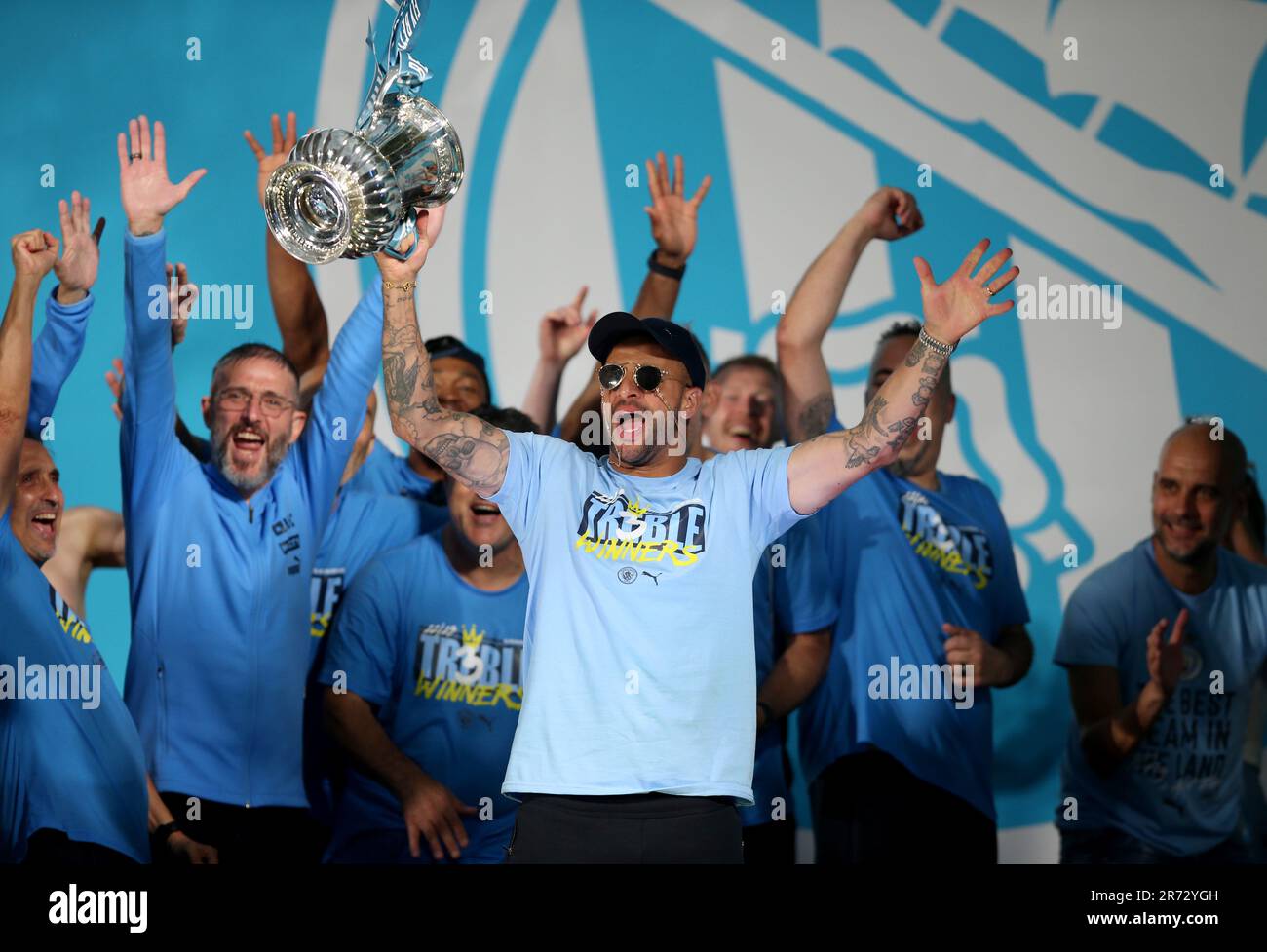 Der Kyle Walker von Manchester City feiert während der Treble Parade in ...