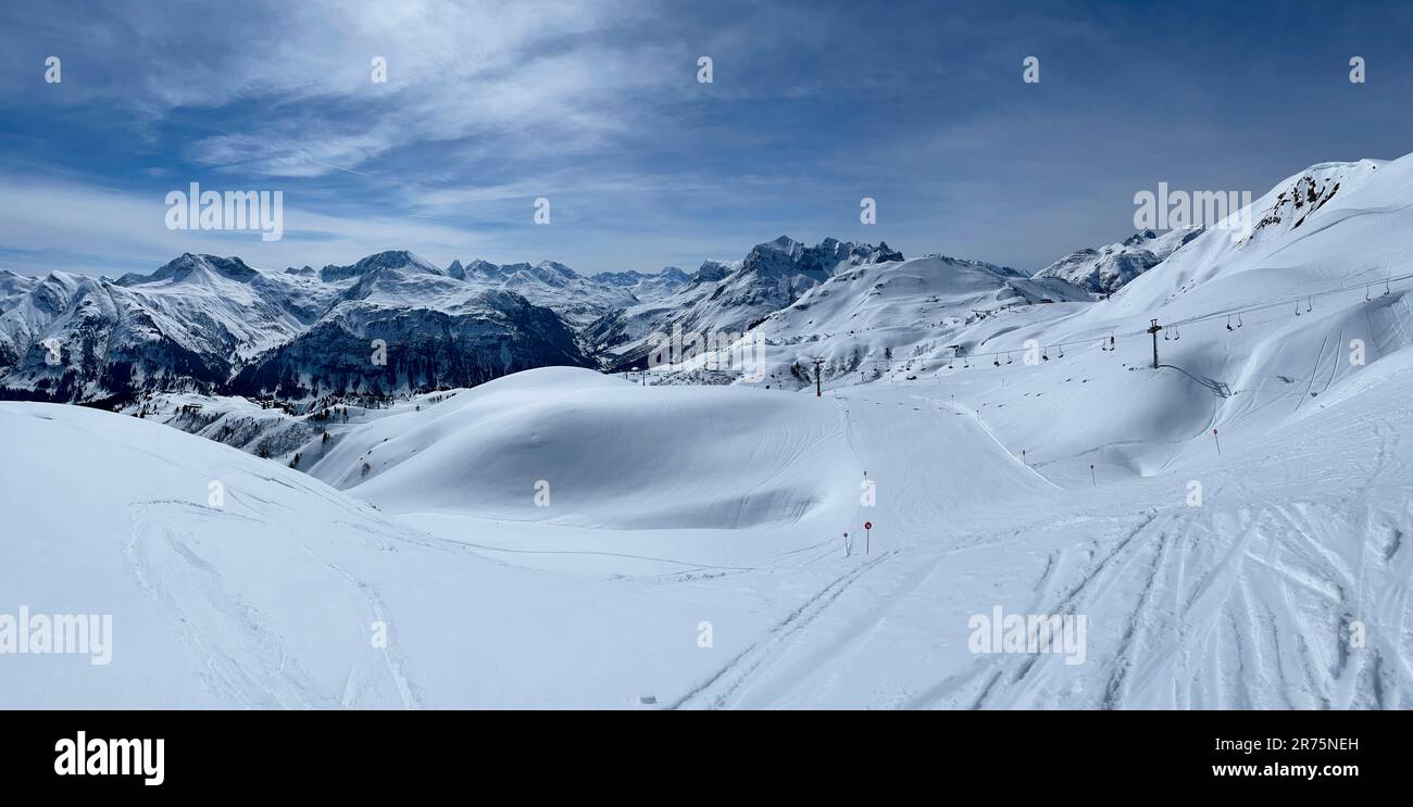 Skipisten zürs -Fotos und -Bildmaterial in hoher Auflösung – Alamy