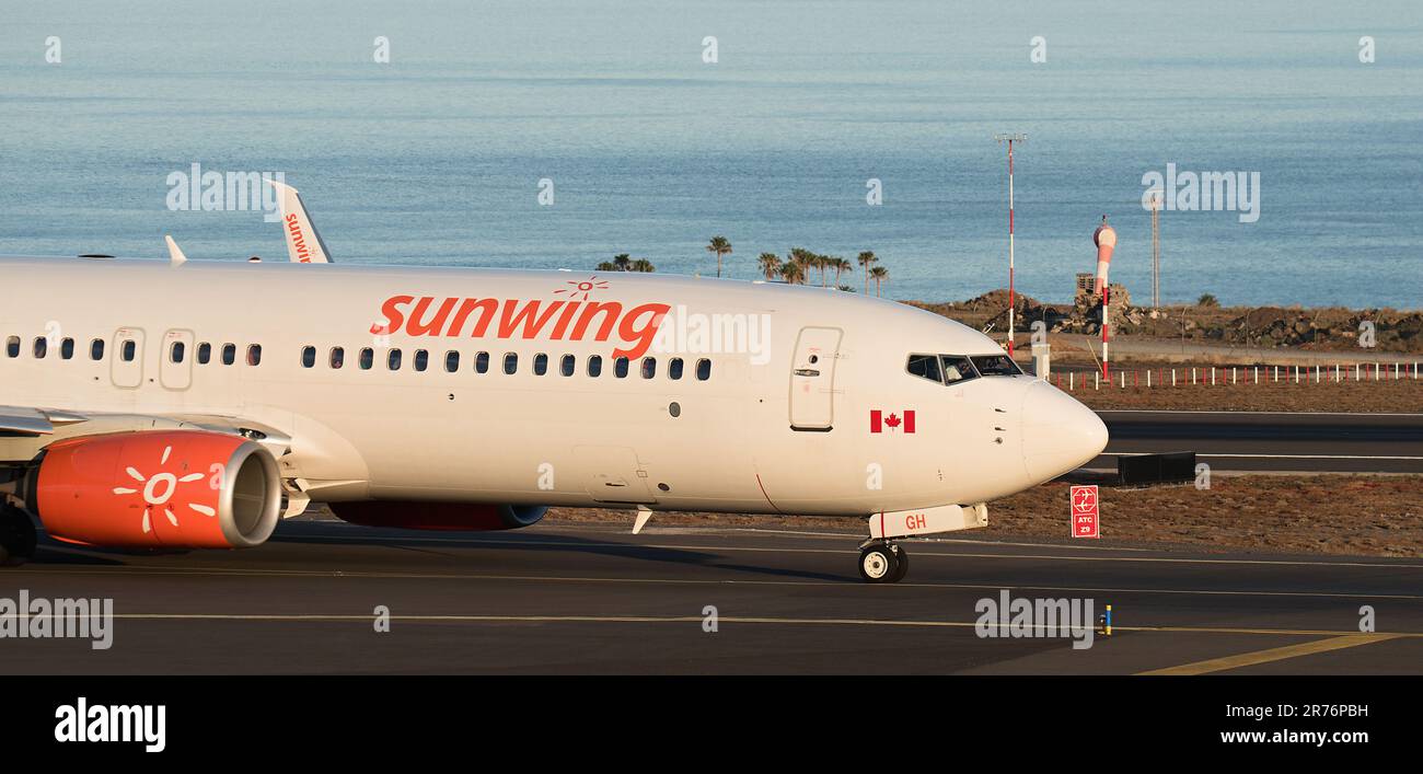 Teneriffa, Spanien 4. Juni 2023. Boeing 737-800 von SUNWING AIRLINES. Bild eines Flugzeugs DER ...