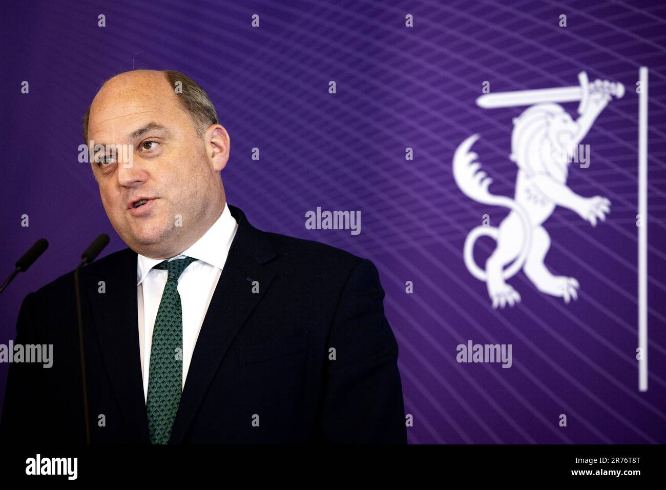 AMSTERDAM - Verteidigungsministerin Kajsa Ollongren und ihr britischer ...