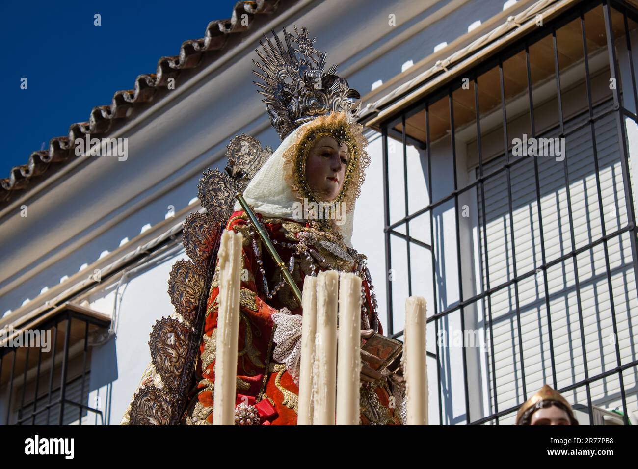 Carmona, Spanien - 11. Juni 2023 katholische religiöse Artefakte, die ...