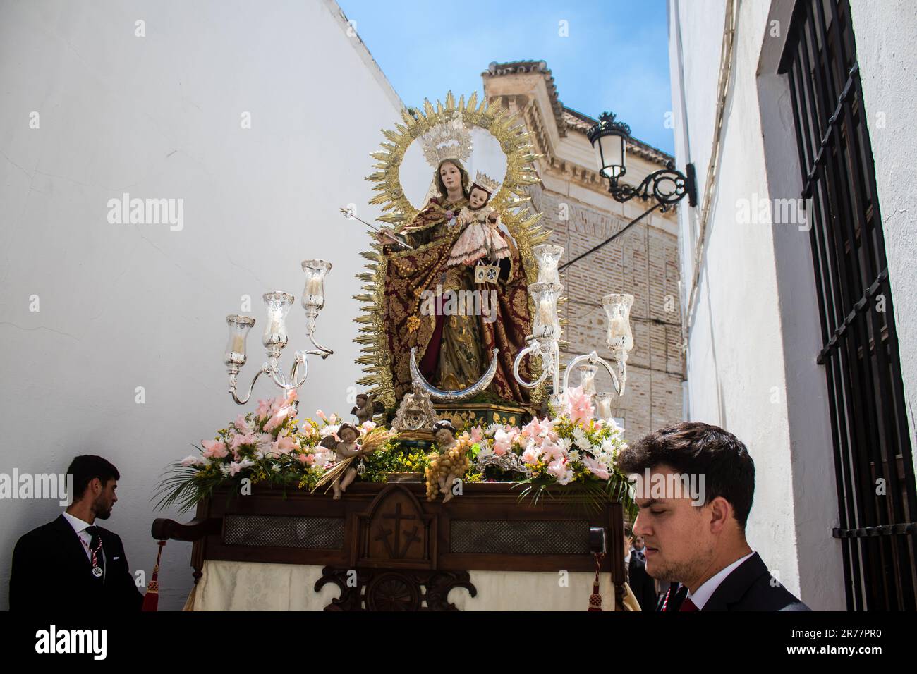 Carmona, Spanien - 11. Juni 2023 katholische religiöse Artefakte, die ...
