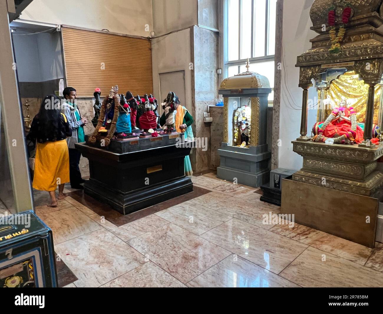 London Sri Mahalakshmi Tempel 241, High Street North, London, E12 6SJ ...