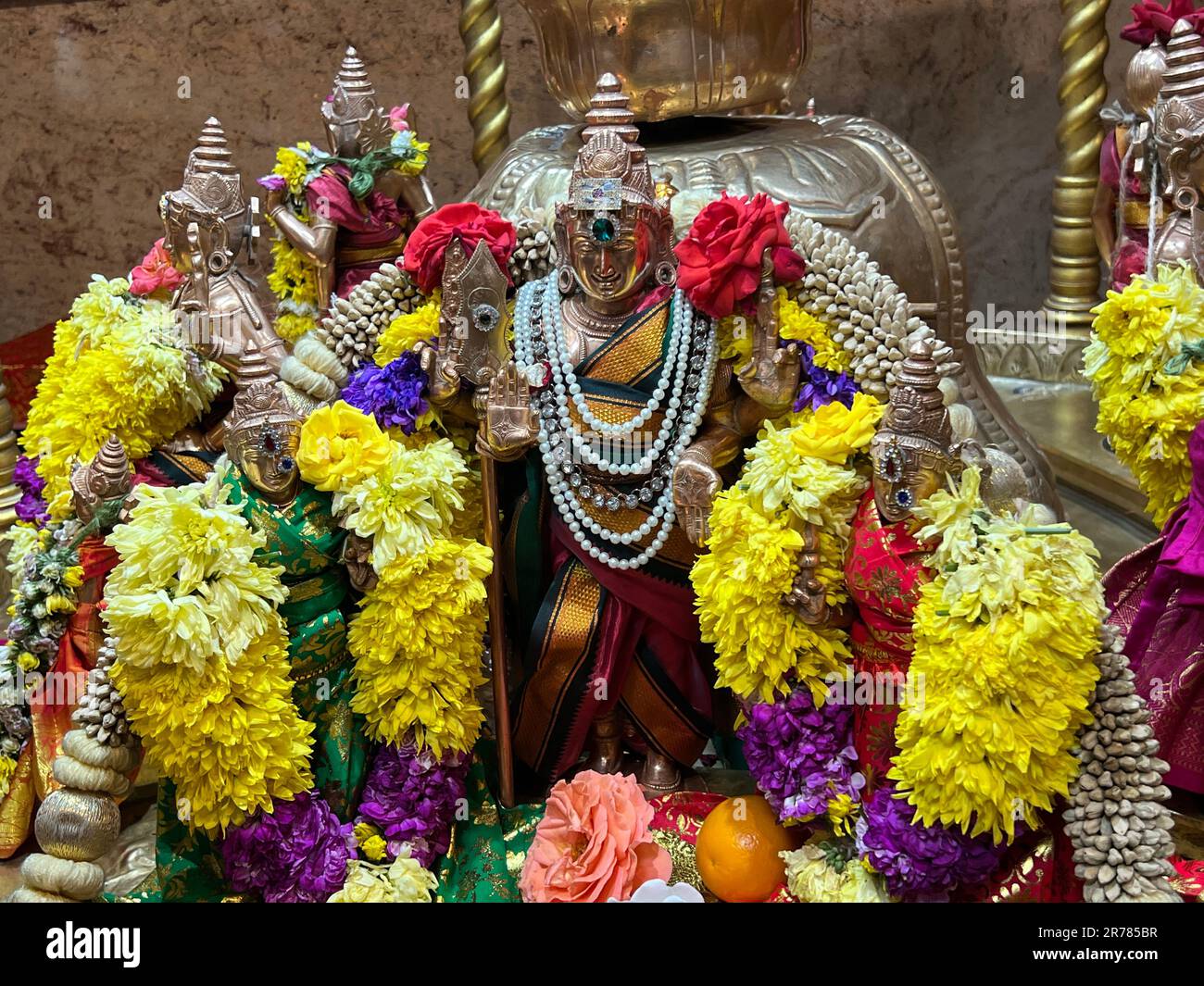 London Sri Mahalakshmi Tempel 241, High Street North, London, E12 6SJ ...