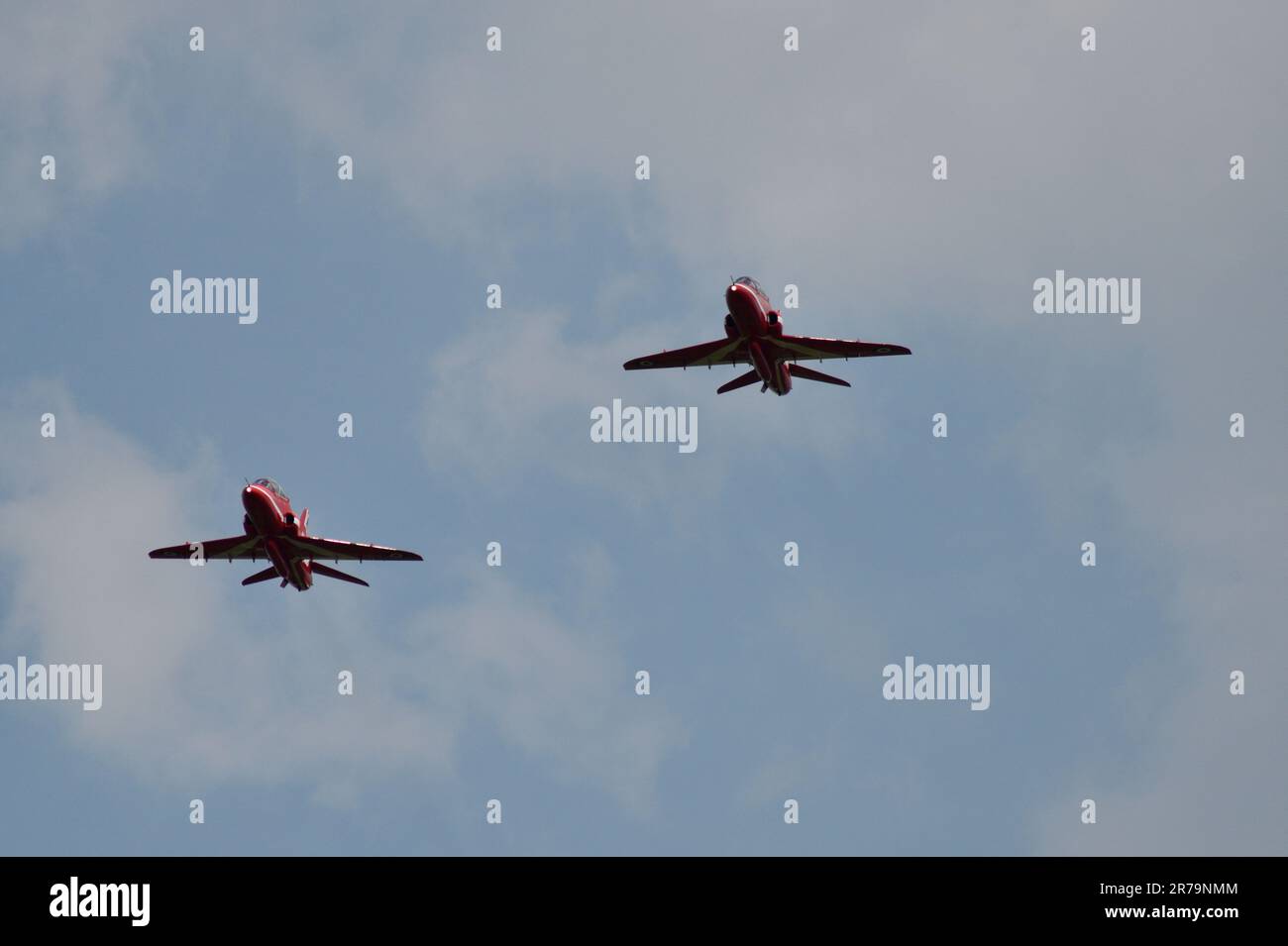 Das Red Arrows Aerobatic Display Team fliegt am 10. Juni 2023 zwischen ...