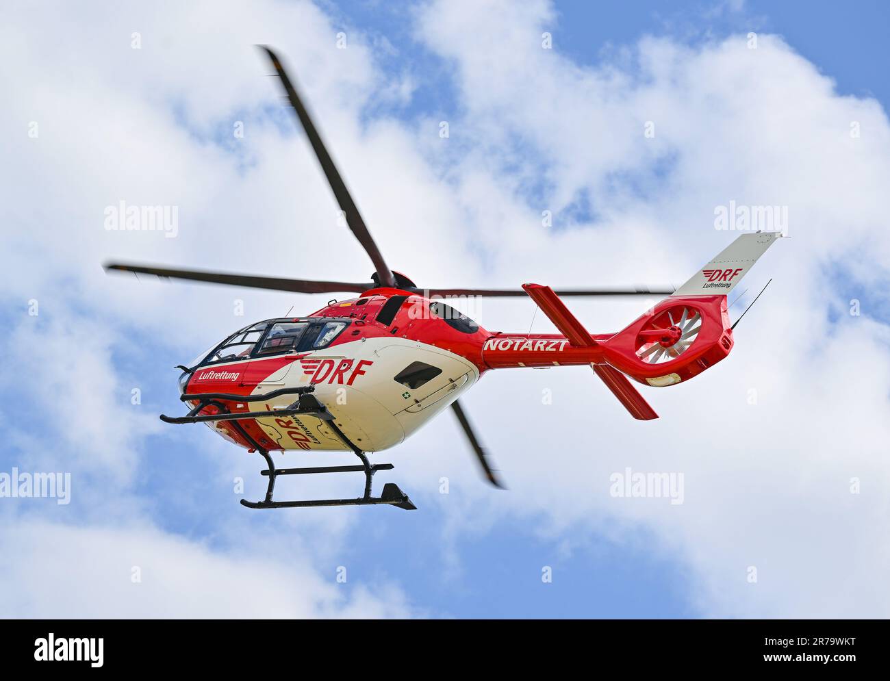 Jacobsdorf, Deutschland. 12. Juni 2023. Ein DRF Luftrettung ...