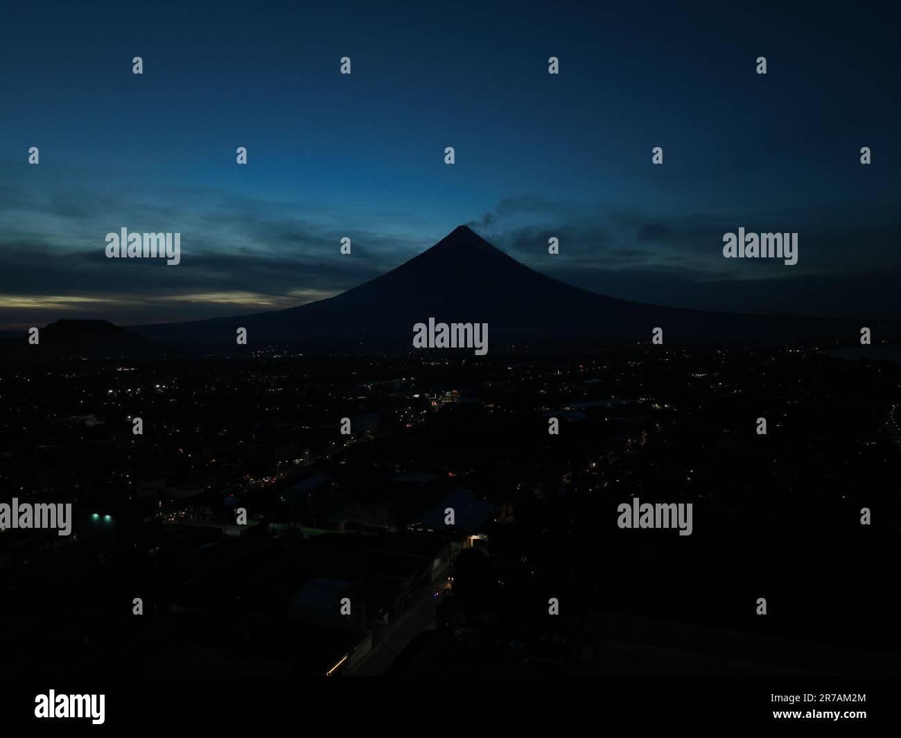 Asche des mayon vulkans -Fotos und -Bildmaterial in hoher Auflösung – Alamy