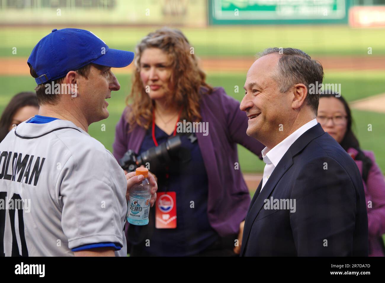 Doug emhoff -Fotos und -Bildmaterial in hoher Auflösung – Alamy