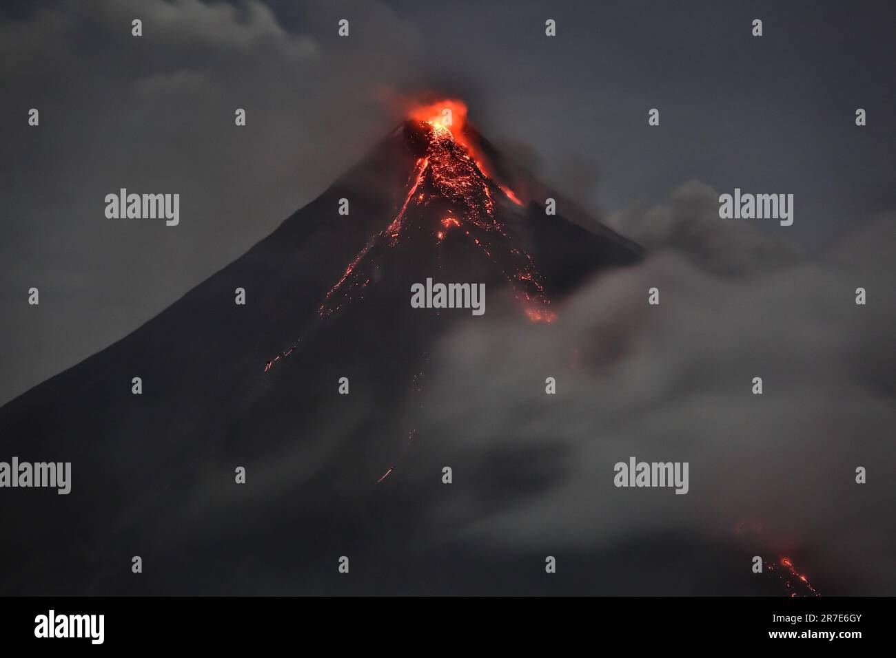 Vulkan legazpi mayon -Fotos und -Bildmaterial in hoher Auflösung – Alamy
