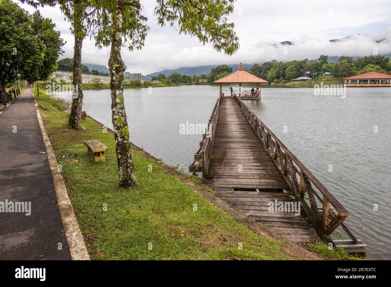 Serian Lake, Sarawak, East Malaysia, Borneo Serian Lake liegt im Pulau ...