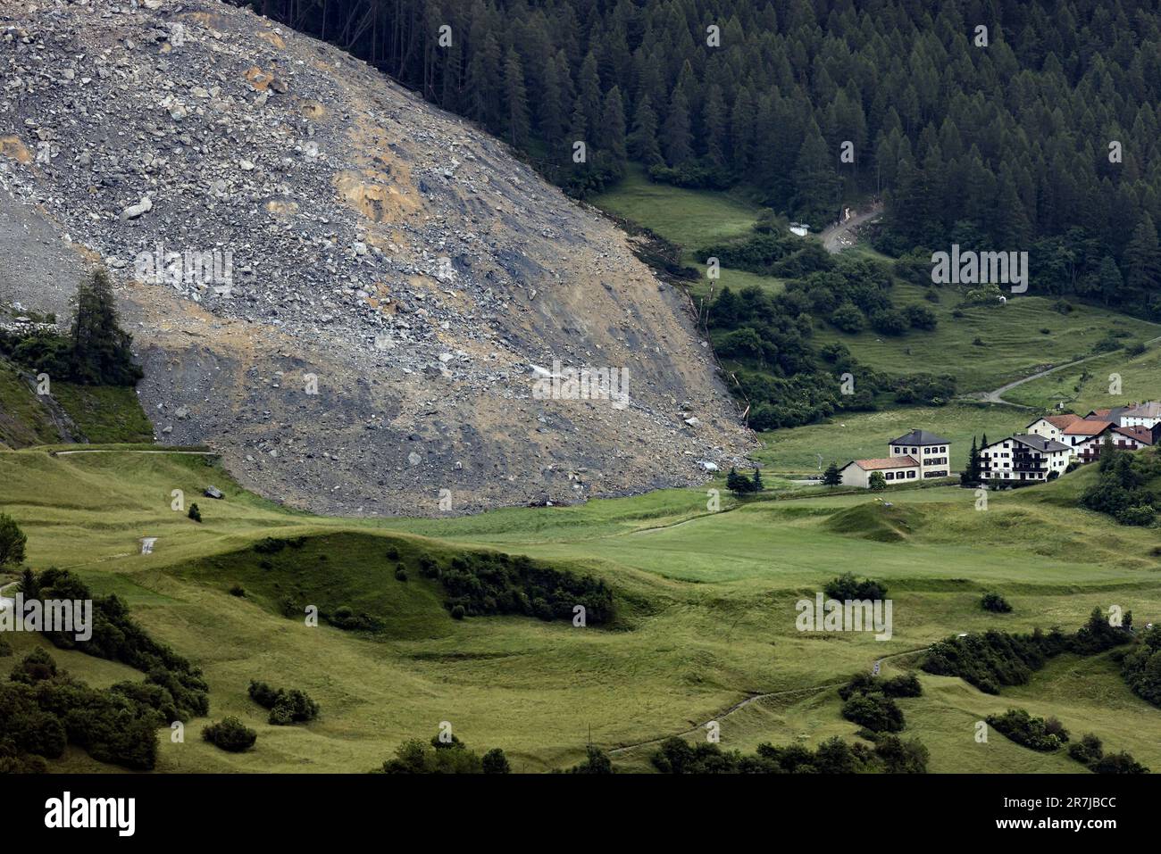 General view of the village of Brienz-Brinzauls below the rockfall ...