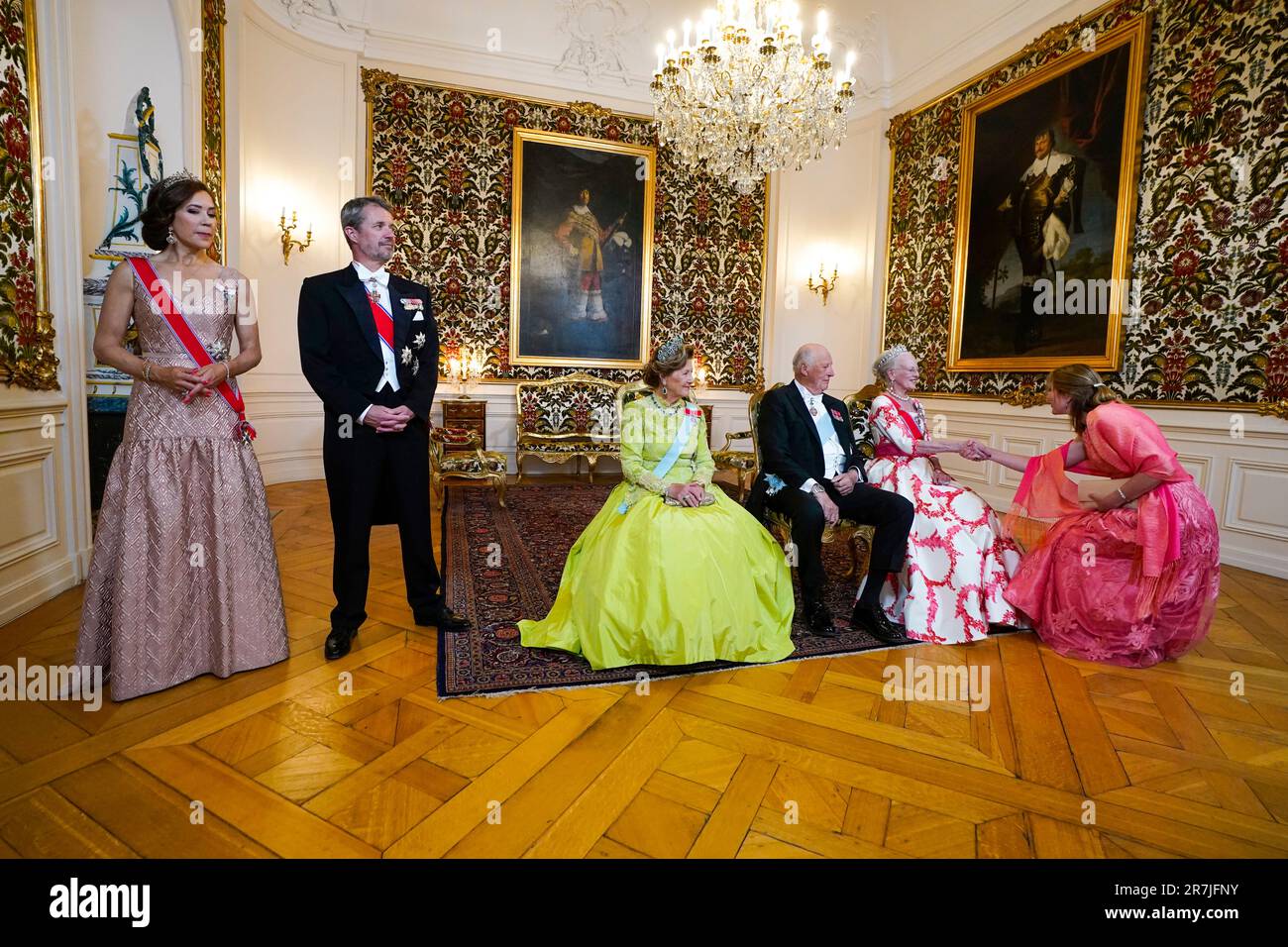 Prinzessin mary und prinz frederik und königin margrethe und prinz ...