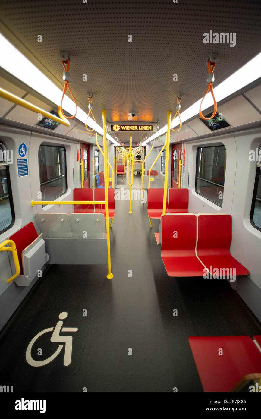 Wien, Österreich. 16. Juni 2023 Die neue U-Bahn „X-Wagen“ wird von ...