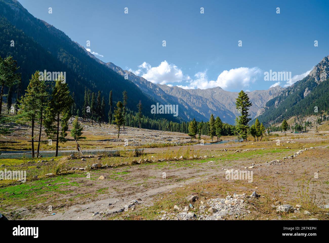 Kumrat Valley, der Panjkora-Fluss, der aus dem Hindu-Kush-Gebirge ...