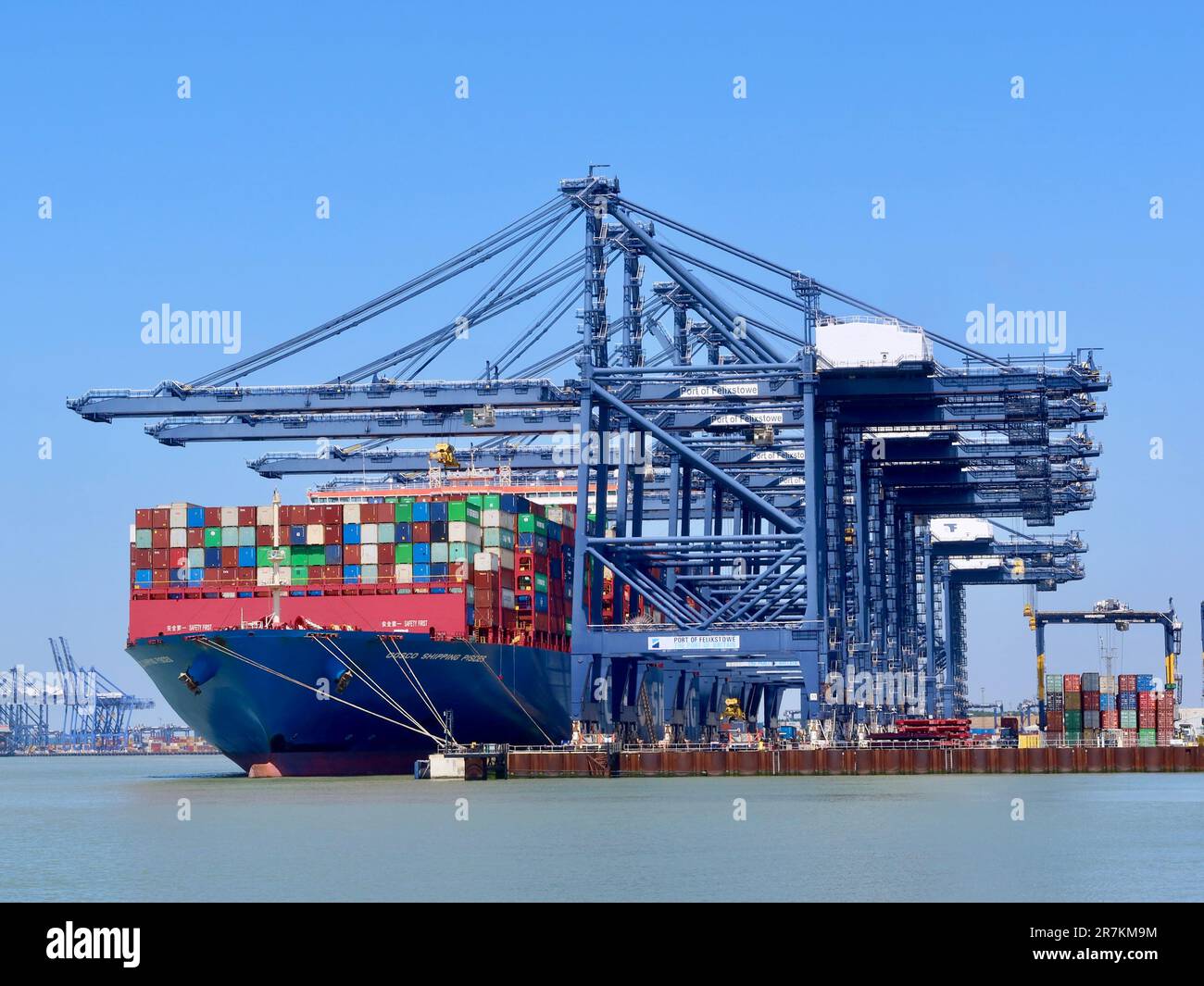 Felixstowe, Suffolk - 16. Juni 2023 : Containerschiff COSCO Shipping ...