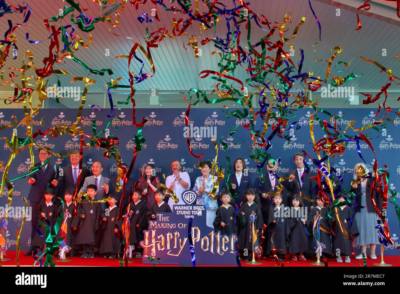Minami Hamabe, Tom Felton, Yuriko Koike und Gäste bei der Eröffnung der ... Minami Hamabe, Tom Felton, Yuriko Koike und Gäste bei der Eröffnung der ...