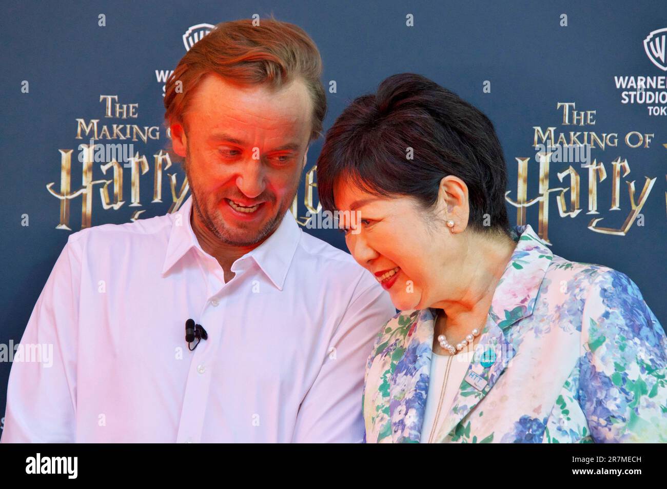 Tom Felton und Yuriko Koike bei der Eröffnung der 'Warner Bros Studio ... Tom Felton und Yuriko Koike bei der Eröffnung der 'Warner Bros Studio ...