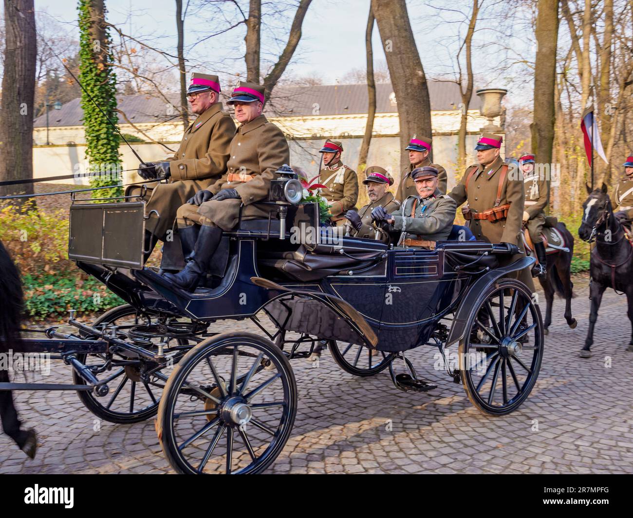 Schauspieler wie Jozef Pilsudski in einer Kutsche, National ...