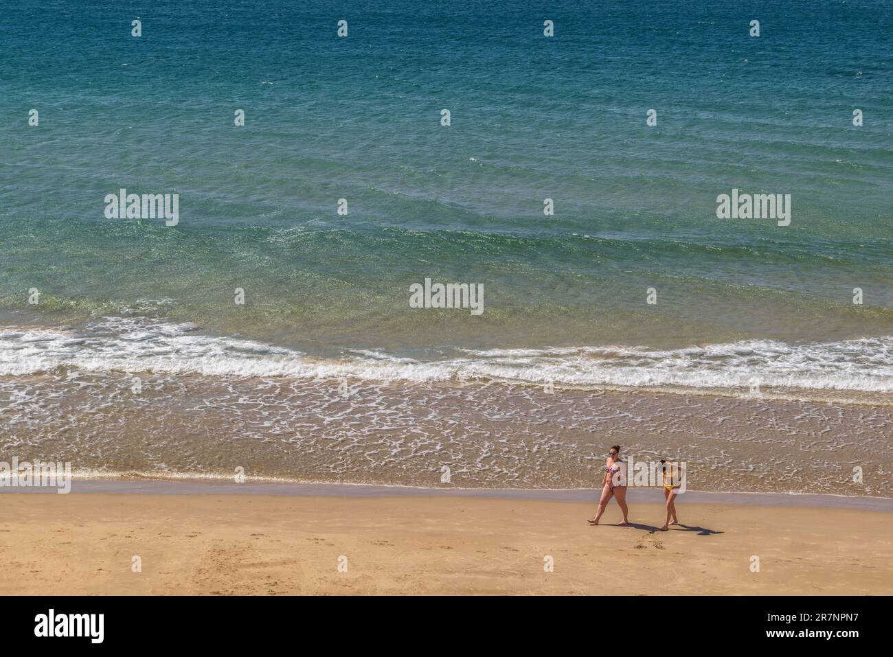 Girls In Bikinis Fotos Und Bildmaterial In Hoher Auflösung Alamy