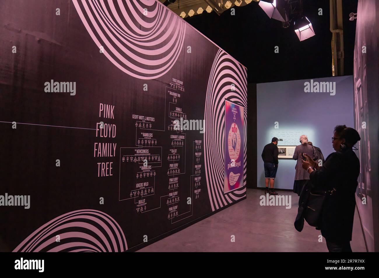 Toronto, Kanada. 15. Juni 2023. Besucher besuchen die Ausstellung „Pink Floyd - Ihre sterblichen ...