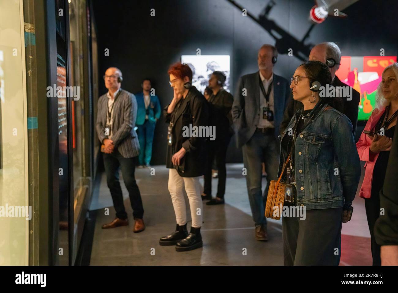 Besucher besuchen die Ausstellung „Pink Floyd - Ihre sterblichen Überreste“ im Better Living ...