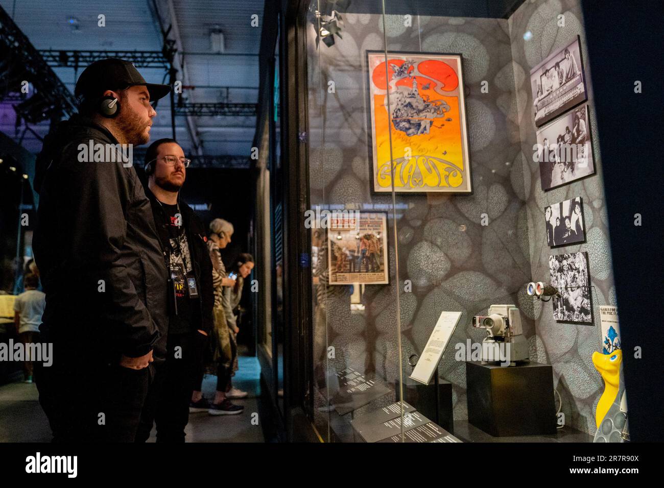 Toronto, Kanada. 15. Juni 2023. Besucher besuchen die Ausstellung „Pink Floyd - Ihre sterblichen ...