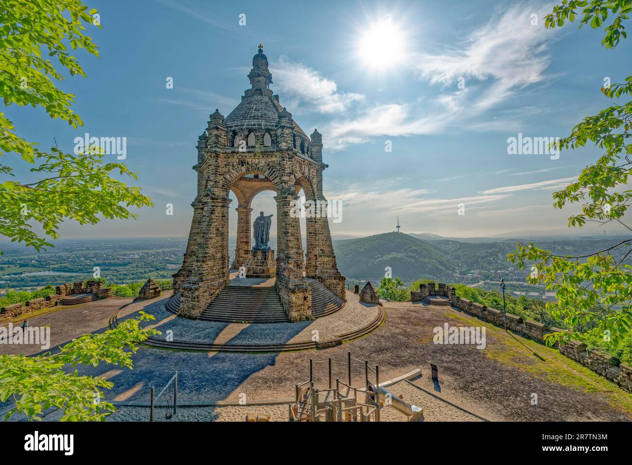 Kaiser wilhelm denkmal porta westfalica -Fotos und -Bildmaterial in ...