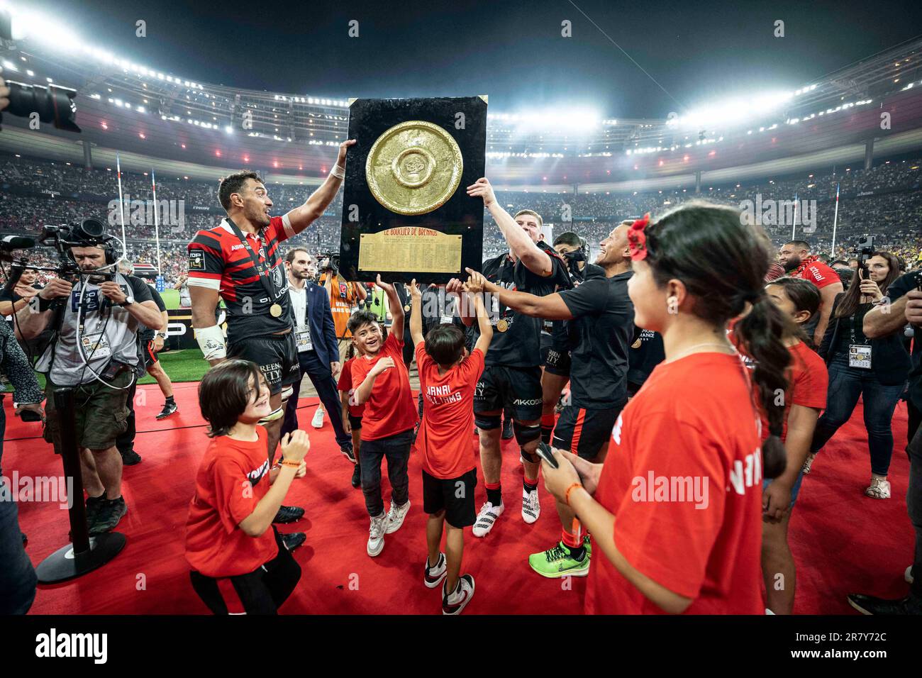 Saint Denis, Frankreich. 18. Juni 2023. Toulouse-Spieler feiern mit der ...