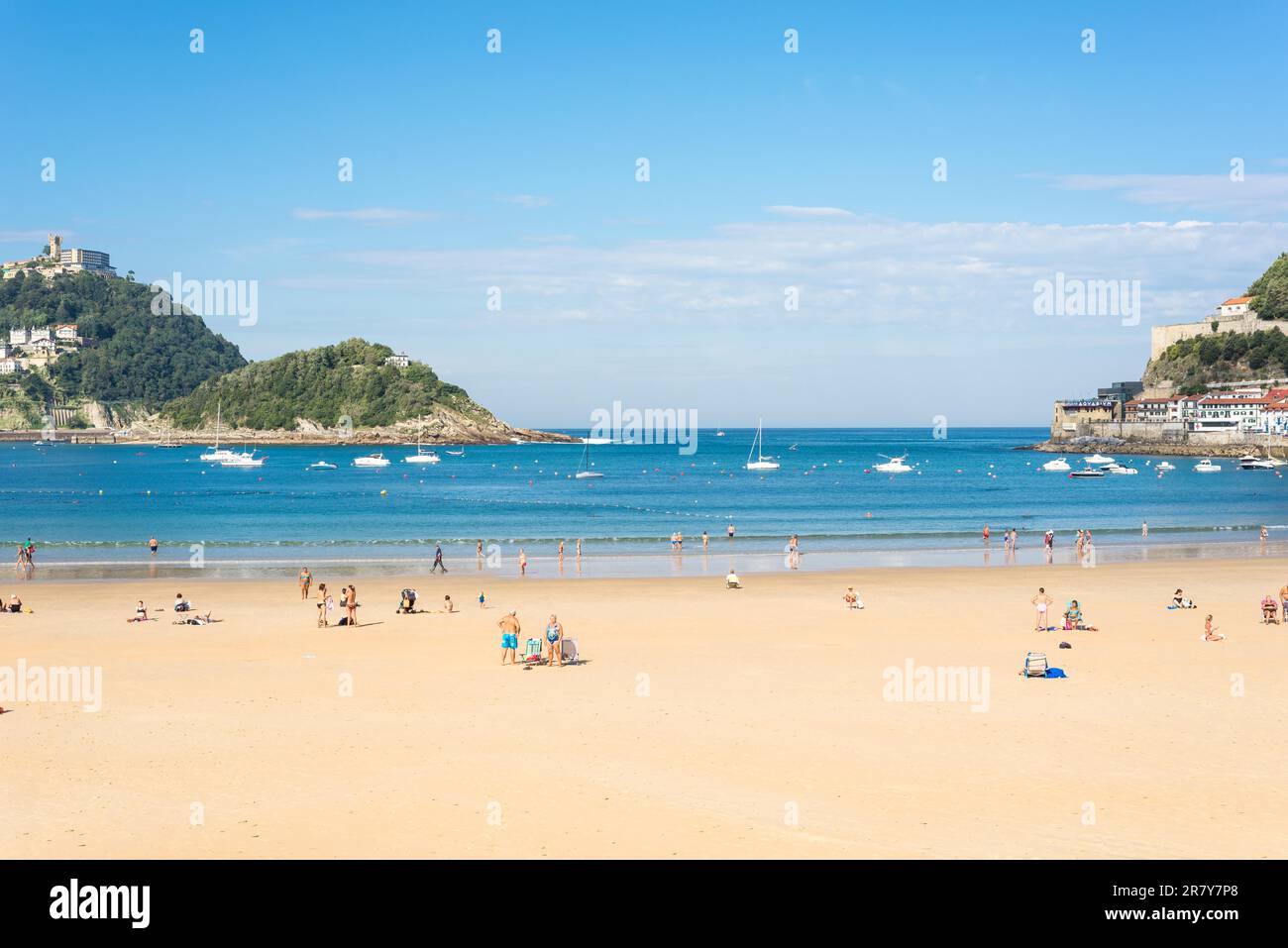 Donostia San Sebastian. Der Strand von La Concha, ein Sandstrand mit flachem Wasser und Gezeiten ...