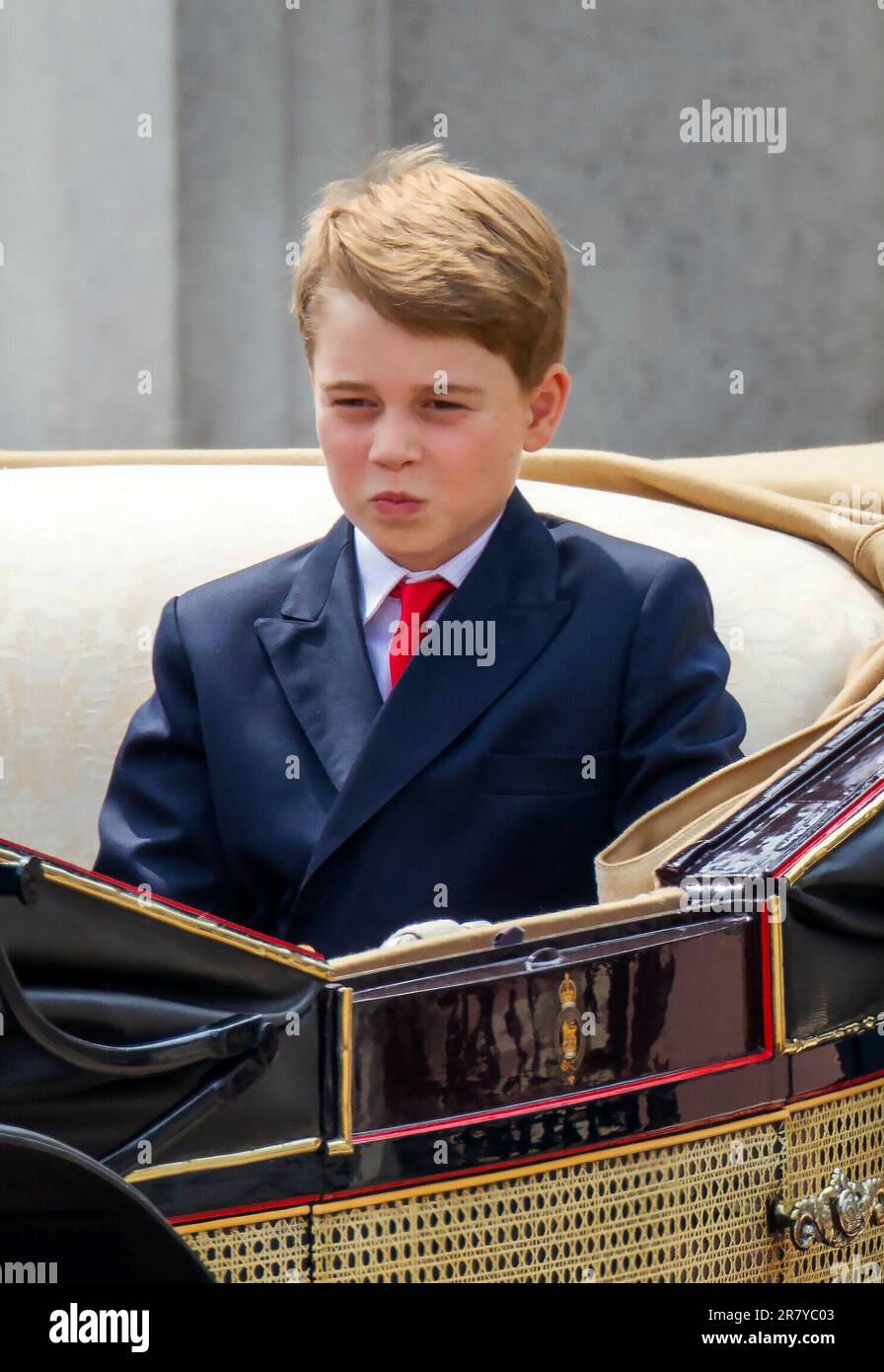 Prince George of Wales verlässt am 17. Juni 2023 den Buckingham Palace ...