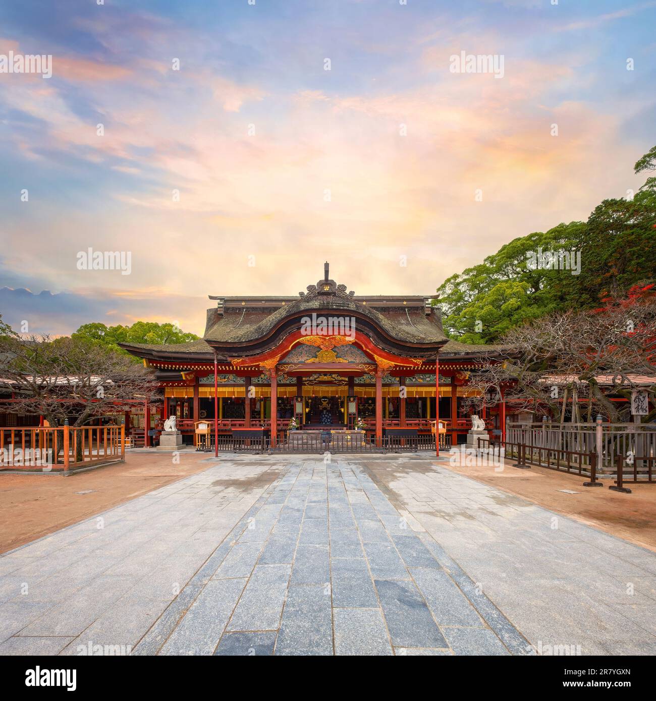 Fukuoka, Japan - Nov. 30 2022: Dazaifu Tenmangu Shgrine gewidmet dem ...