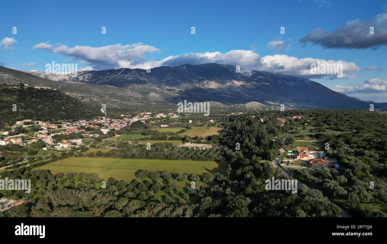 Malerischer Blick auf den höchsten Berg der Insel Kefalonia ...