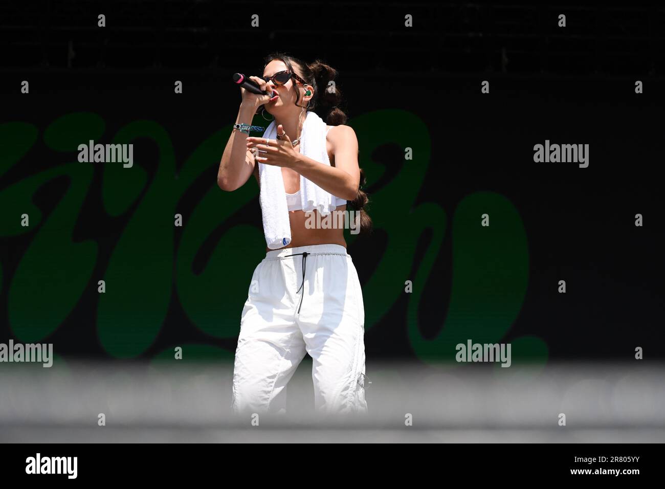 18. Juni 2023, Niedersachsen, Scheeßel: Die deutsche Rapper „Nina Chuba ...