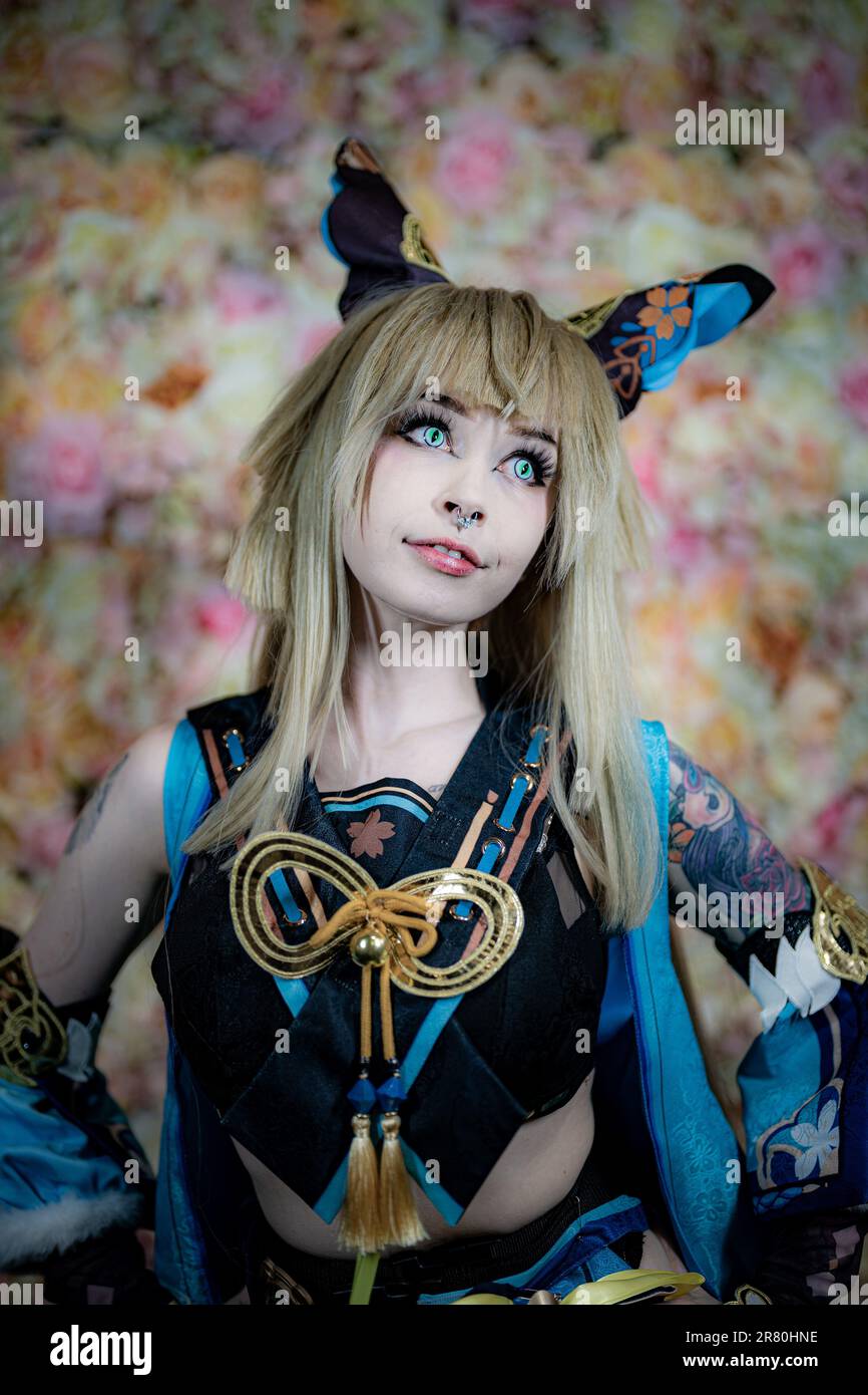 Cosplayer Ember Wolf, 28, gekleidet als Kirara von Genshin Impact, bei ...