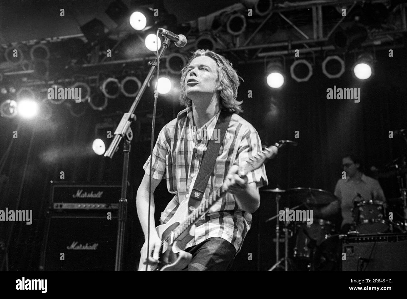 ARNOLD, KONZERT, 1997: Phil Morris von der Creation Records Band Arnold ...