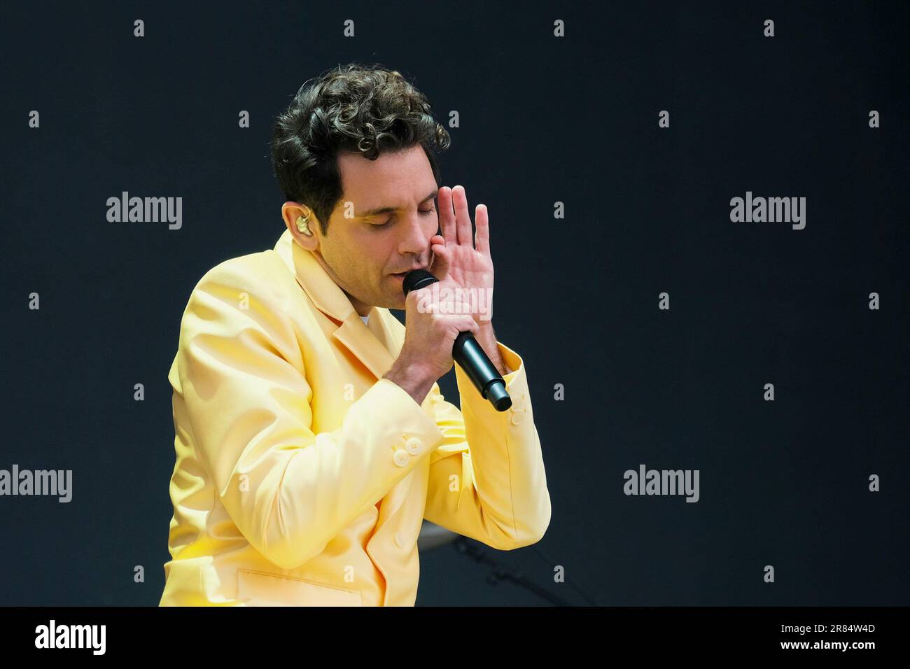 Newport, Großbritannien. 18. Juni 2023. Der Songwriter Michael Holbrook ...