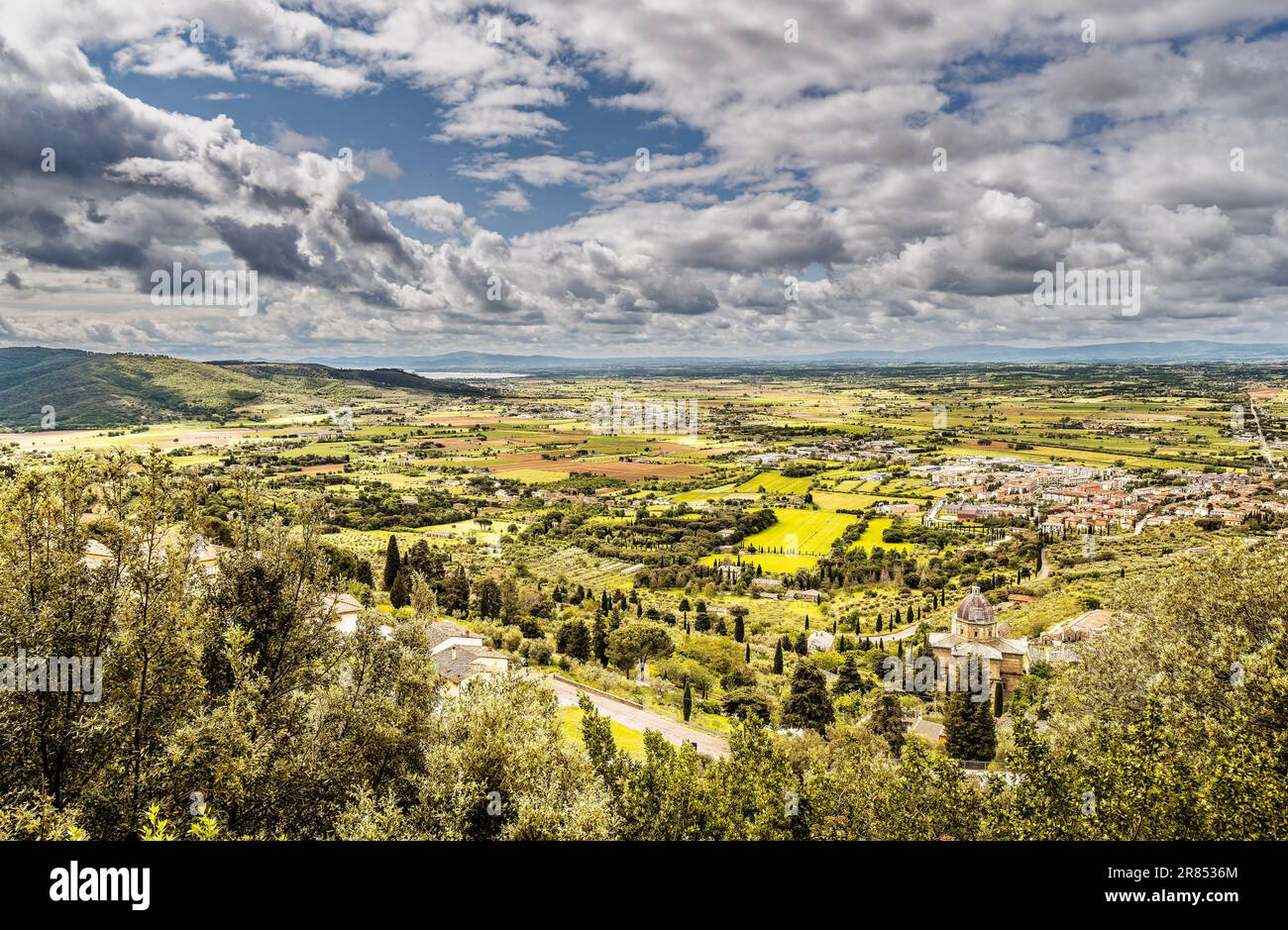 Blick über das Val di Chiana von der Stadt Cortona, Toskana, Italien ...